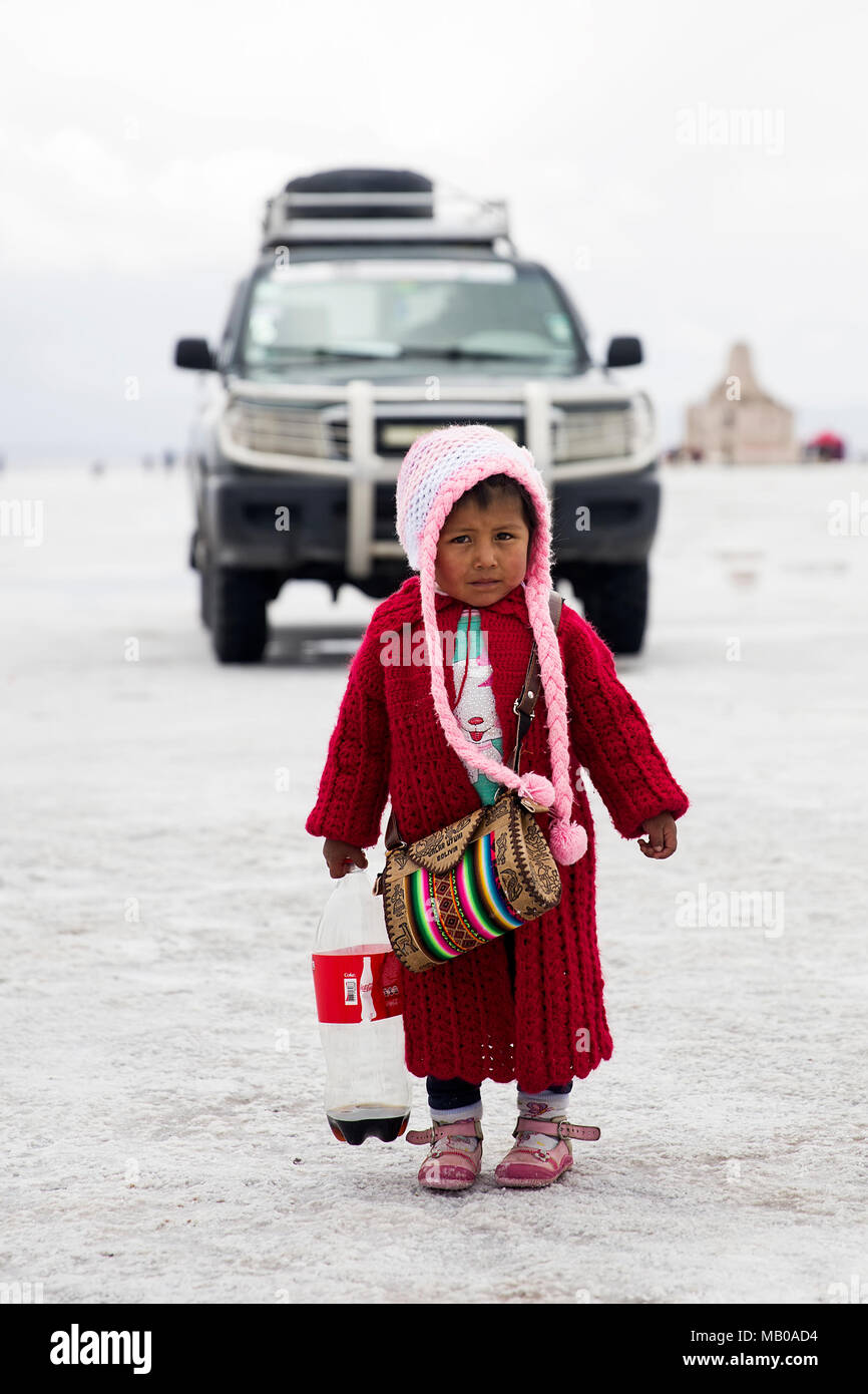 SALAR DE UYUNI, BOLIVIA - JANUARY 13, 2018: Unidentified little girl at ...