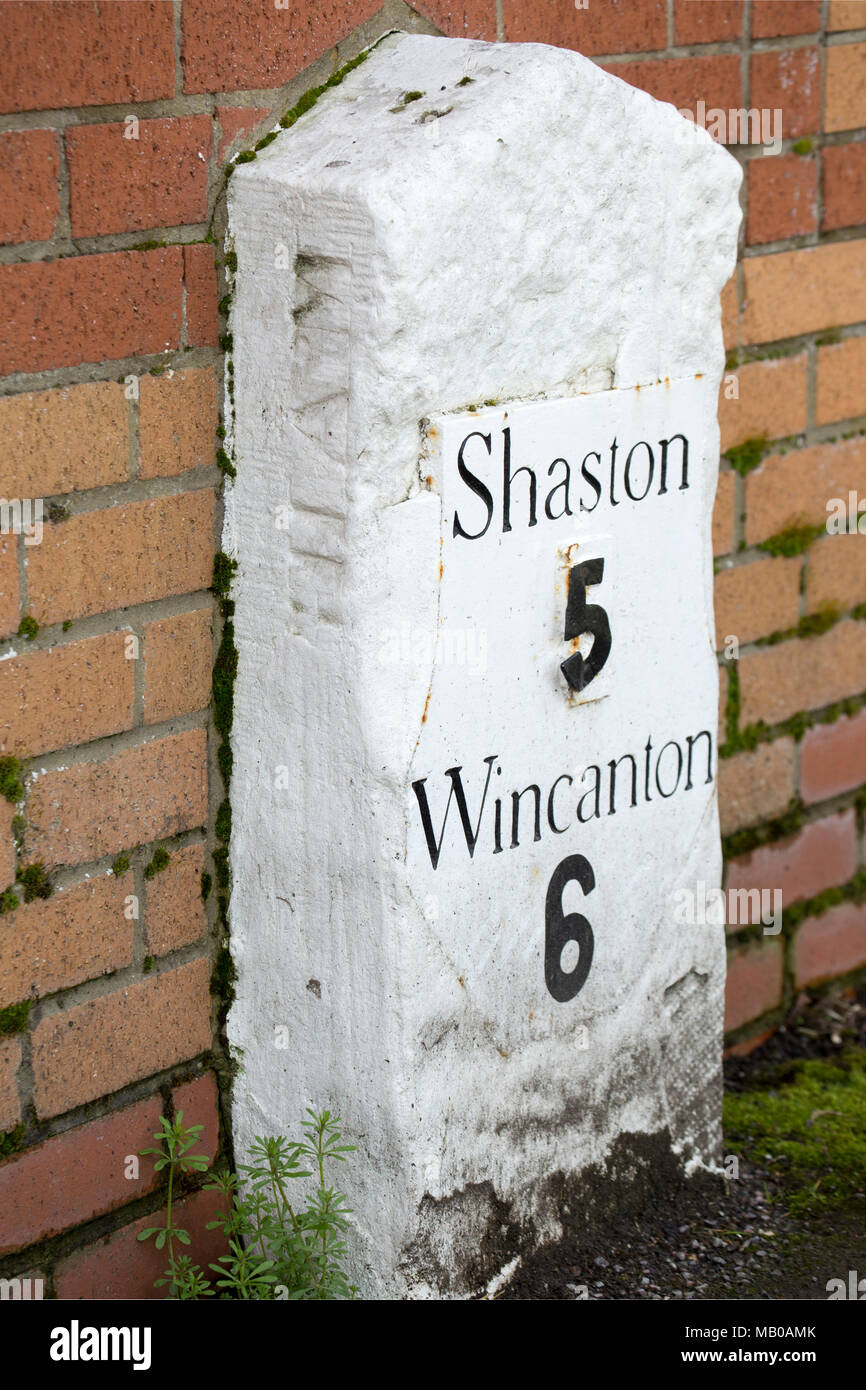 Old milestone uk hi-res stock photography and images - Alamy