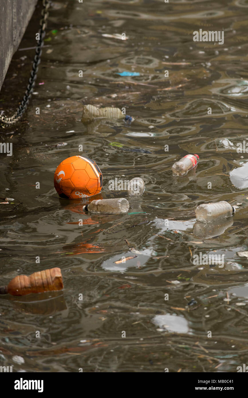 Plastic bottles and pollution in the sea Stock Photo - Alamy