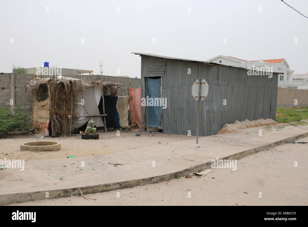 construction workers live in little shacks Stock Photo - Alamy