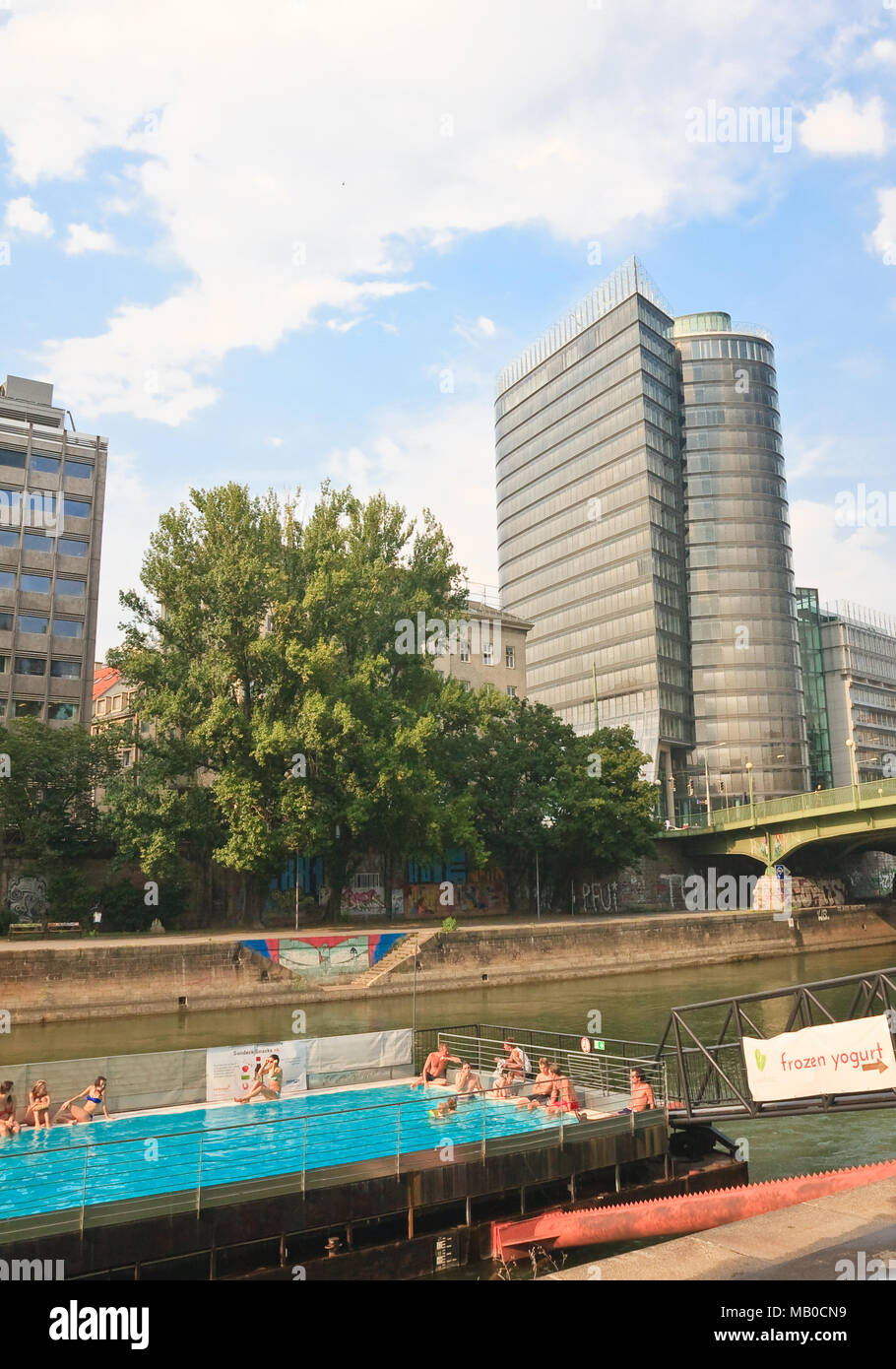 Swimming pool vienna hi-res stock photography and images - Alamy