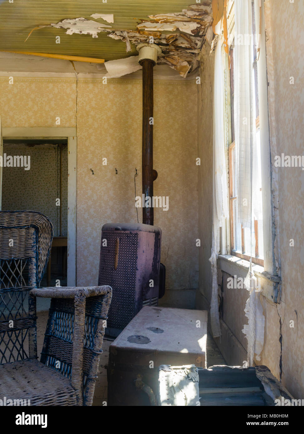 Look inside an abandoned, desolate building at Bodie State Historic ...