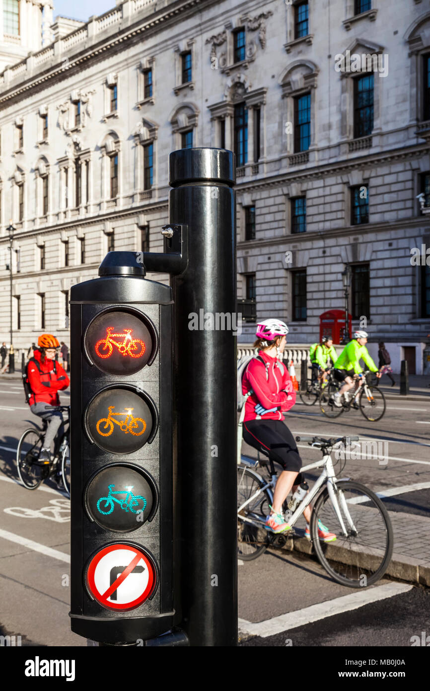 England, London, Cycle Lane Traffic Lights Stock Photo - Alamy