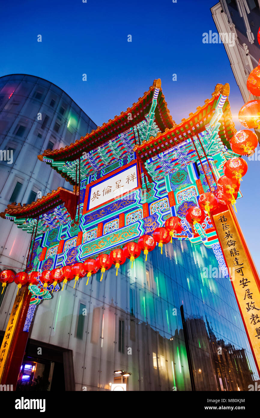 Chinatown Chinese England London Soho Gate High Resolution Stock Photography and Images - Alamy