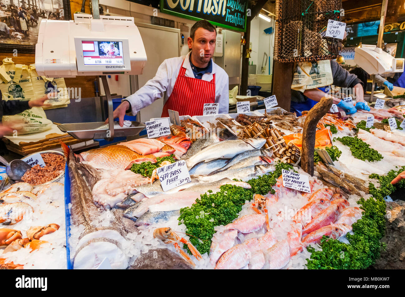 Fish shop display hi-res stock photography and images - Alamy