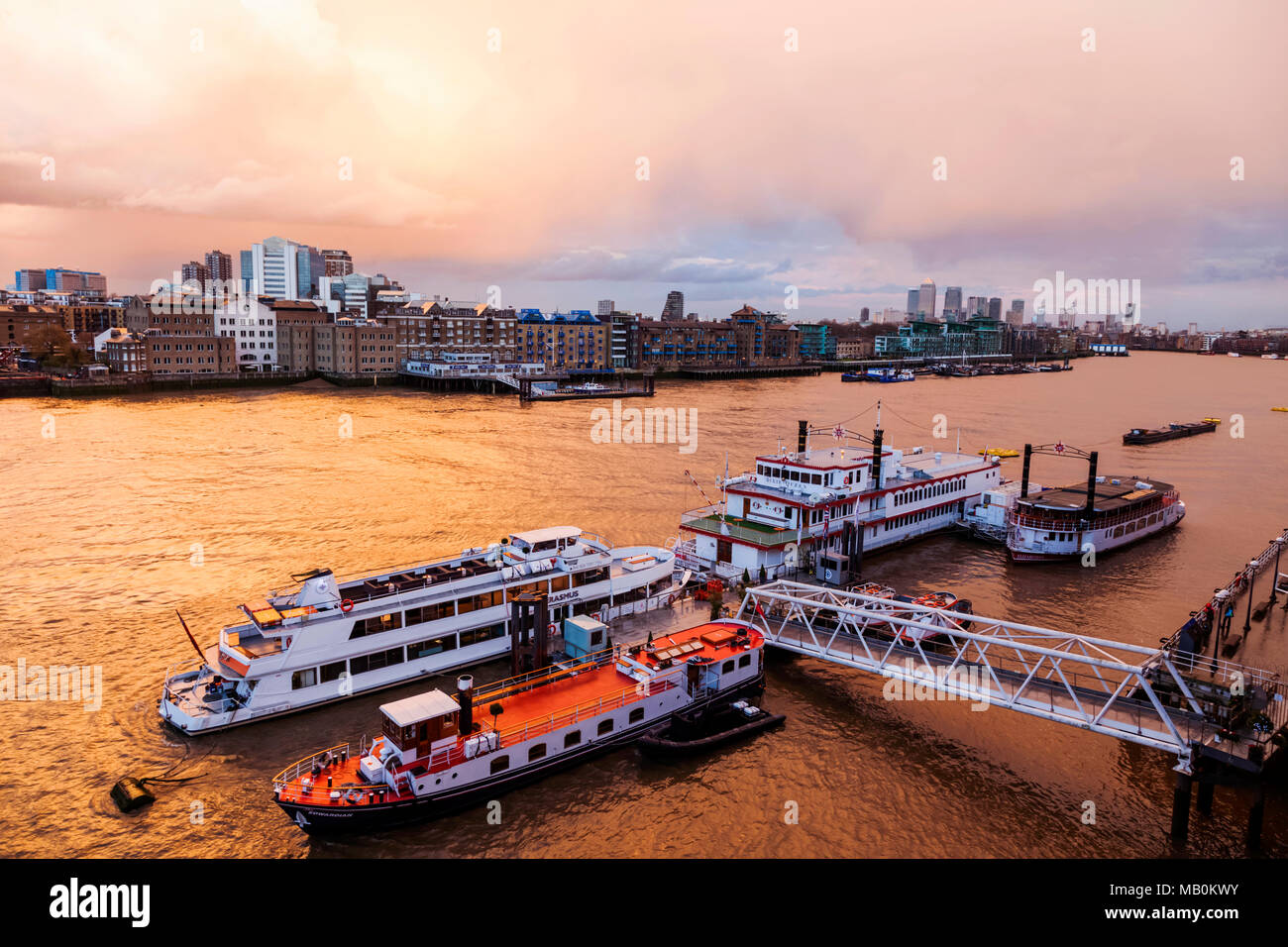 River thames with docklands hi-res stock photography and images - Alamy
