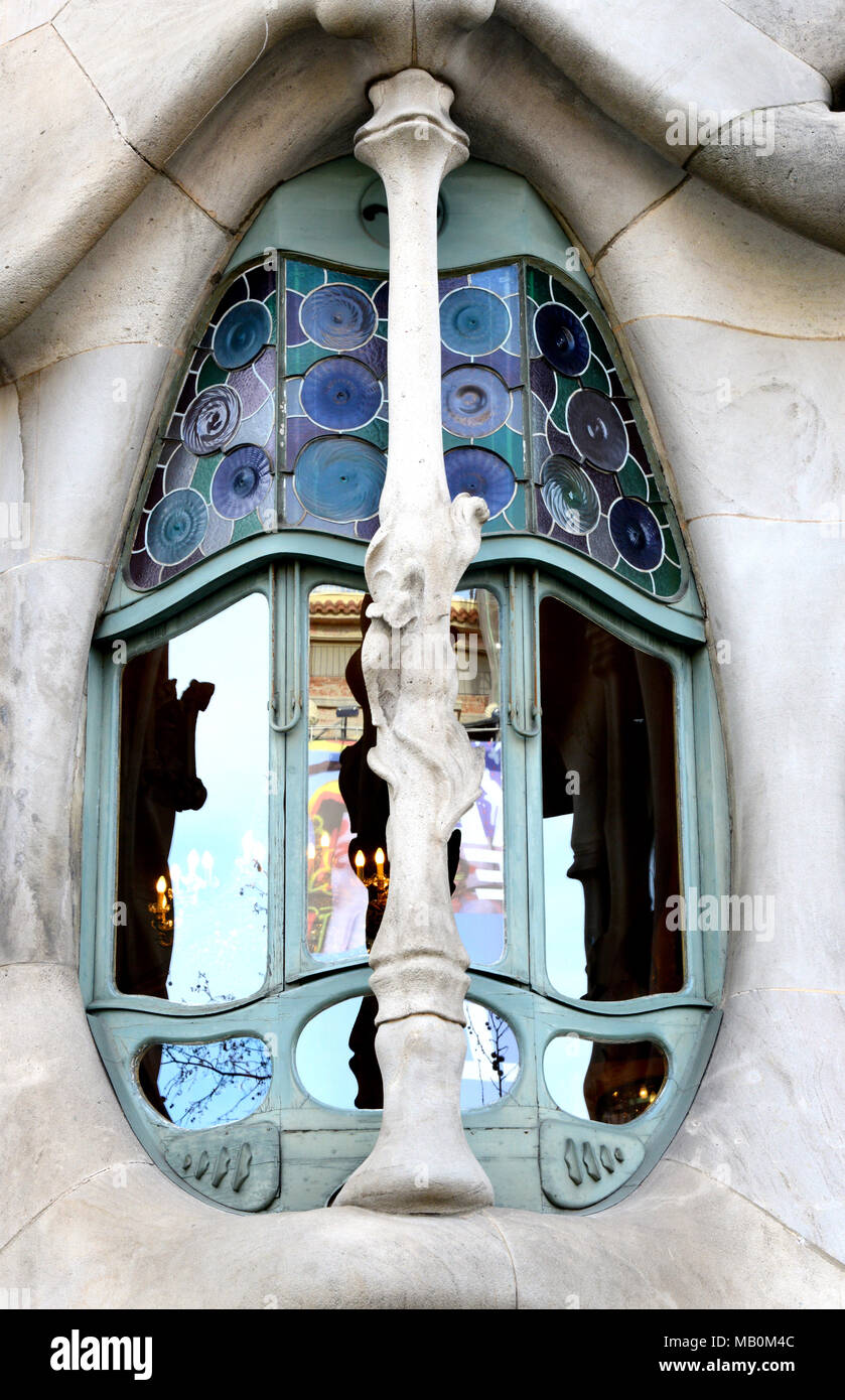 Casa Batilo, Passeig de Gracia, Barcelona, designed by Antoni Gaudi ...