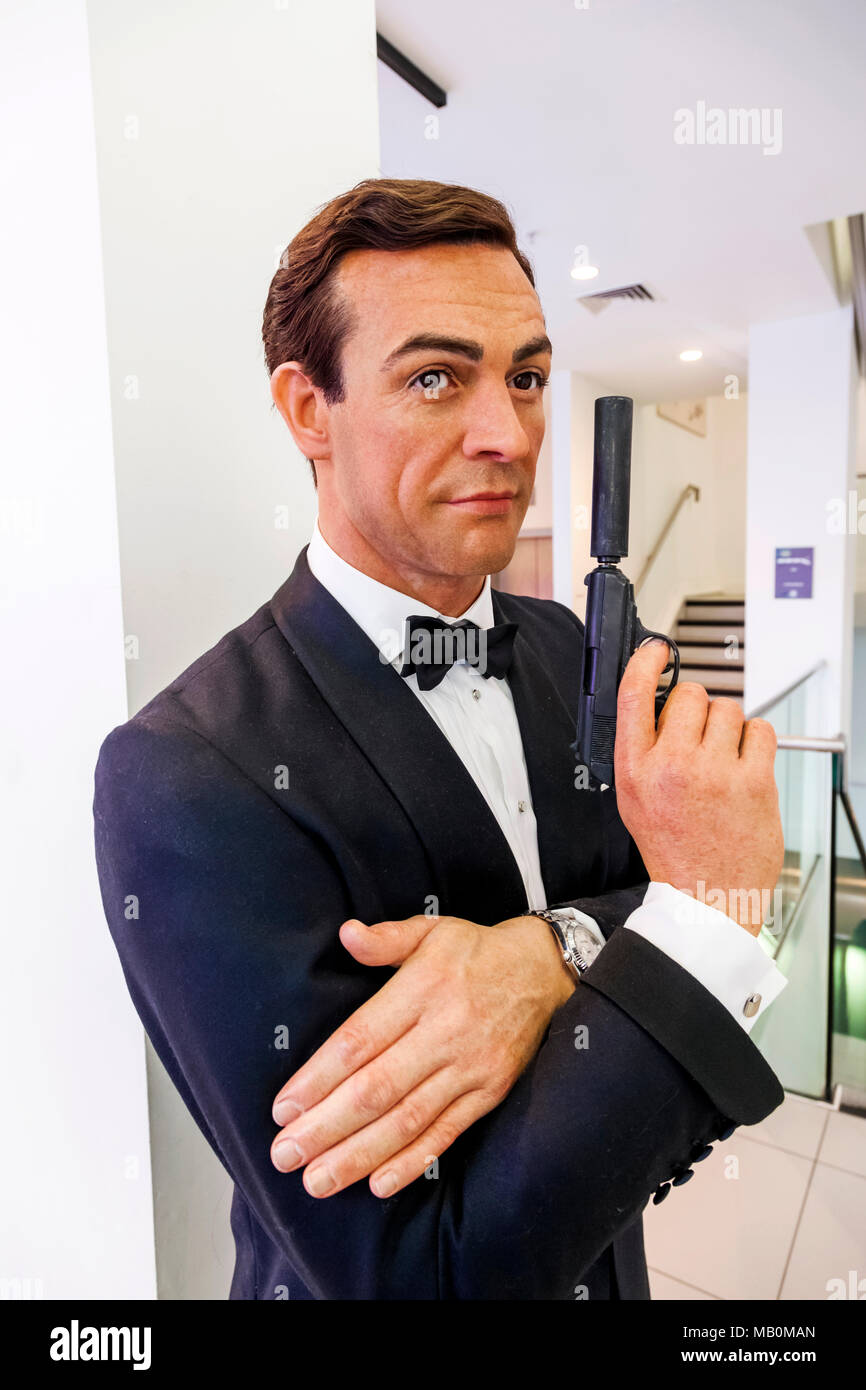 Sean Connery James Bond Smoking Sean Connery In Seinem Neuen Haus Im
