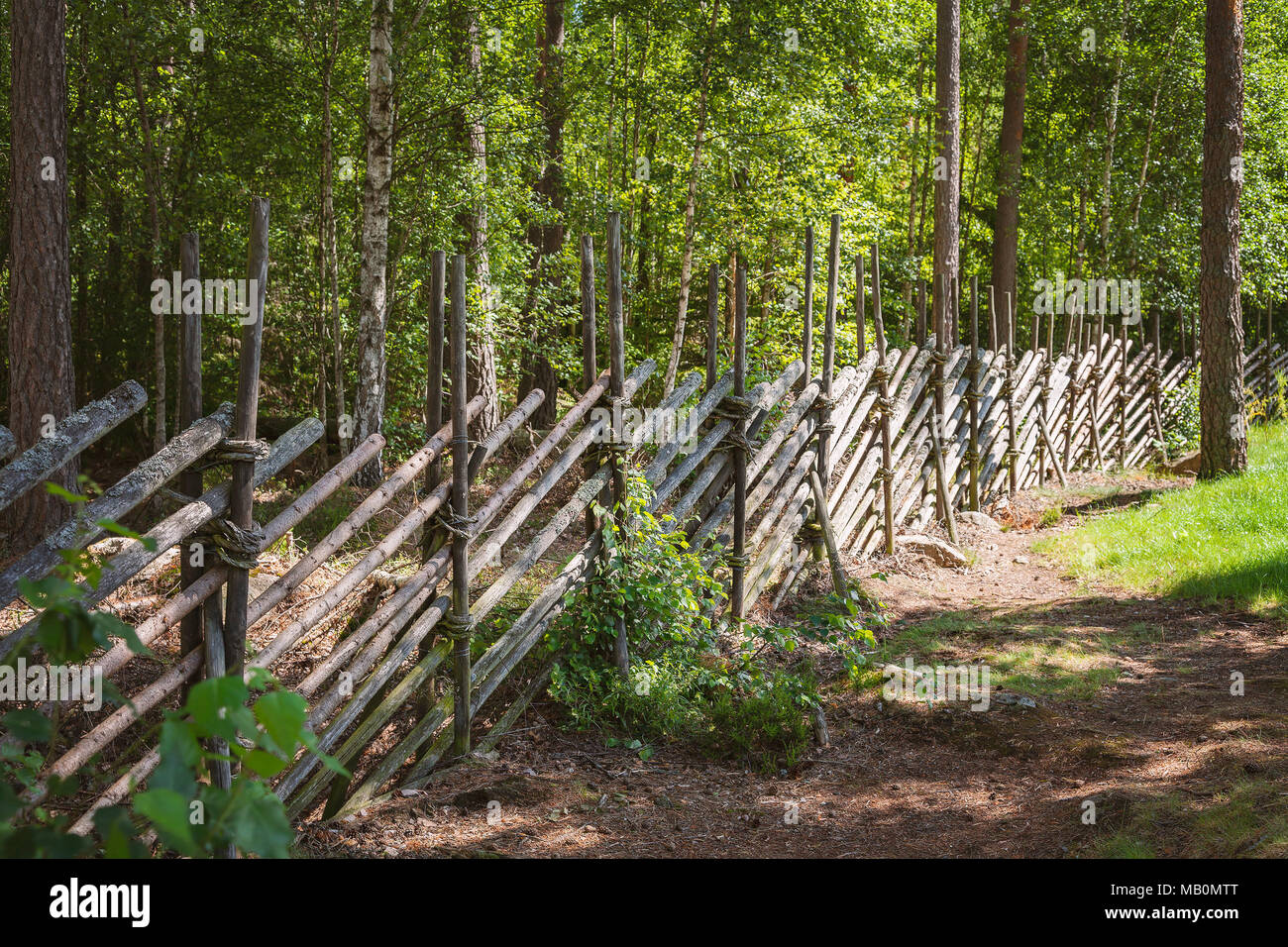 Wattle fencing hi-res stock photography and images - Alamy