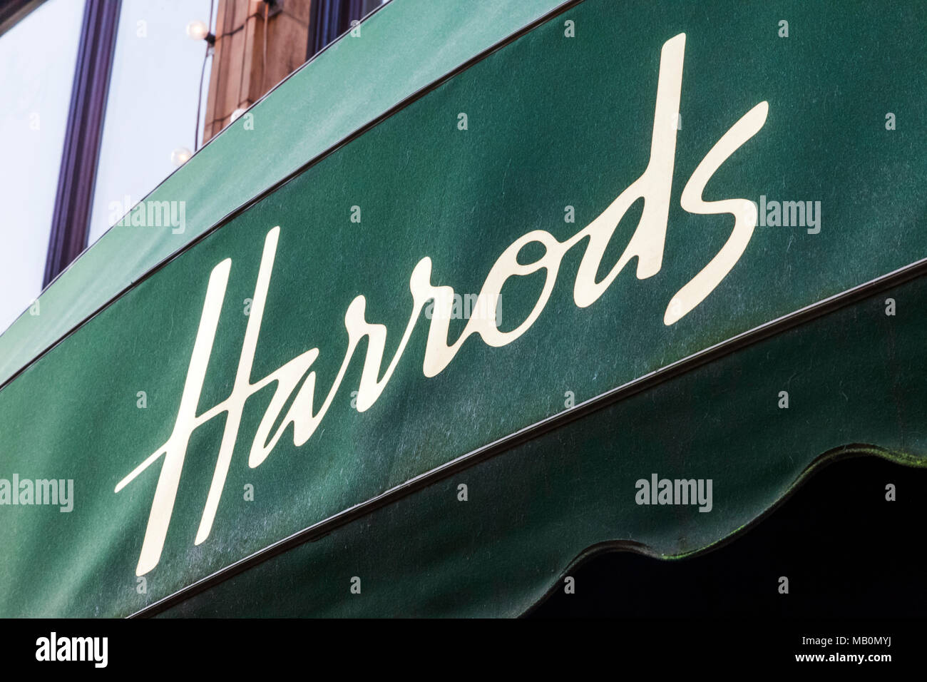 Harrods sign hi-res stock photography and images - Alamy