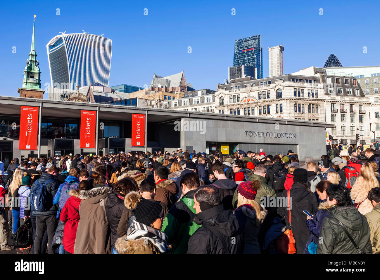 Queue tower of london hi-res stock photography and images - Alamy