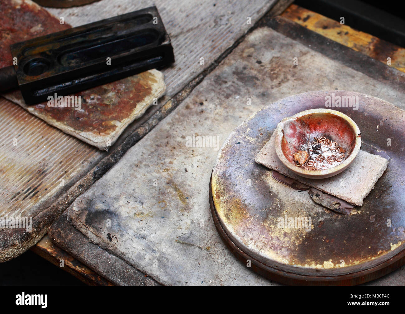 Smelting gold hi-res stock photography and images - Alamy