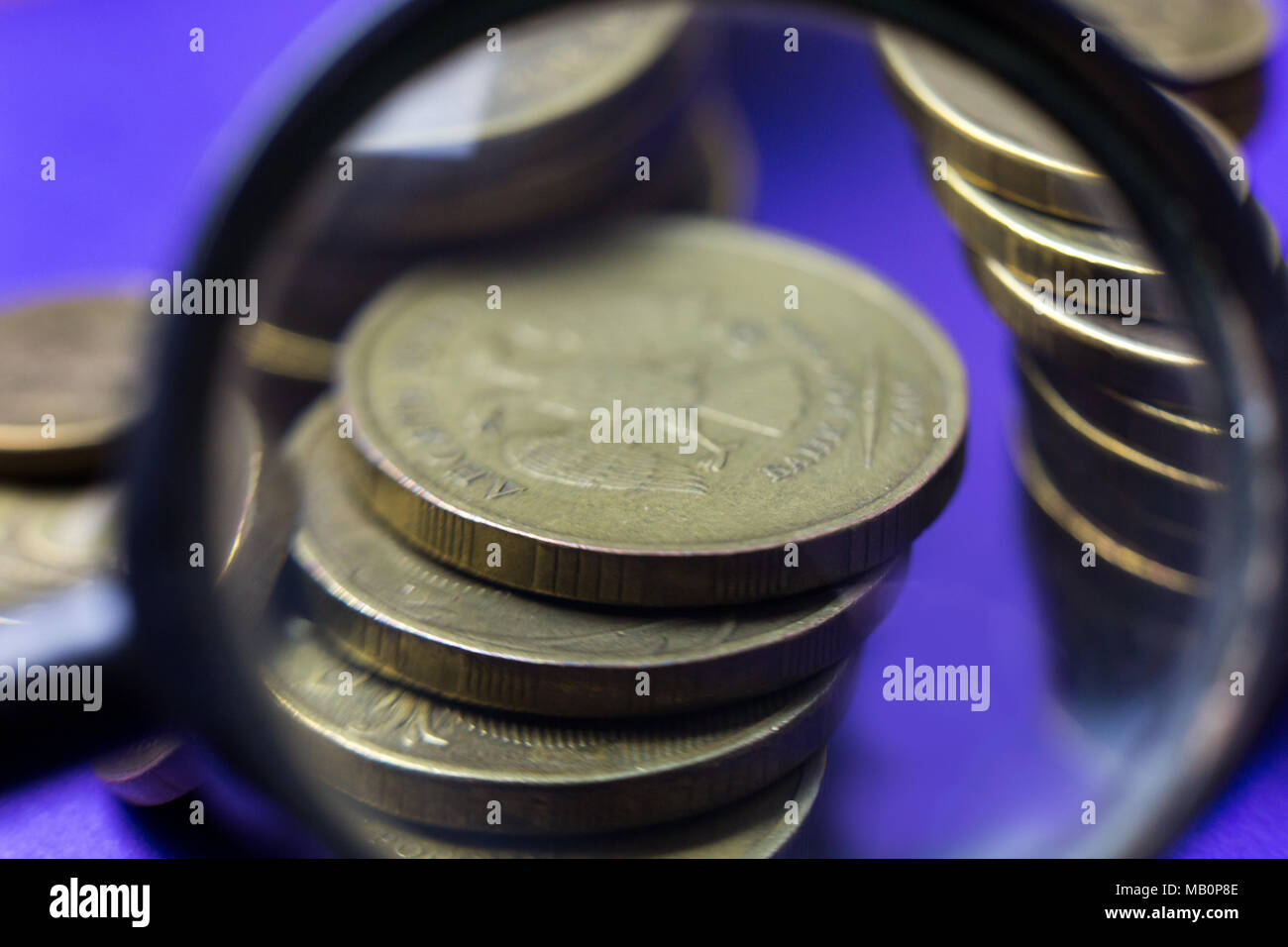 A look at the mettalical money through the increase in the microscope ...