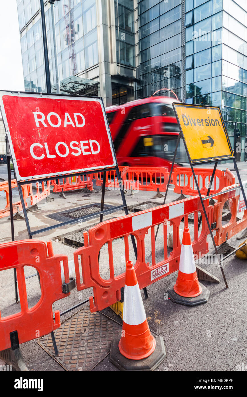England, London, Road Closed and Diversion Sign Stock Photo - Alamy