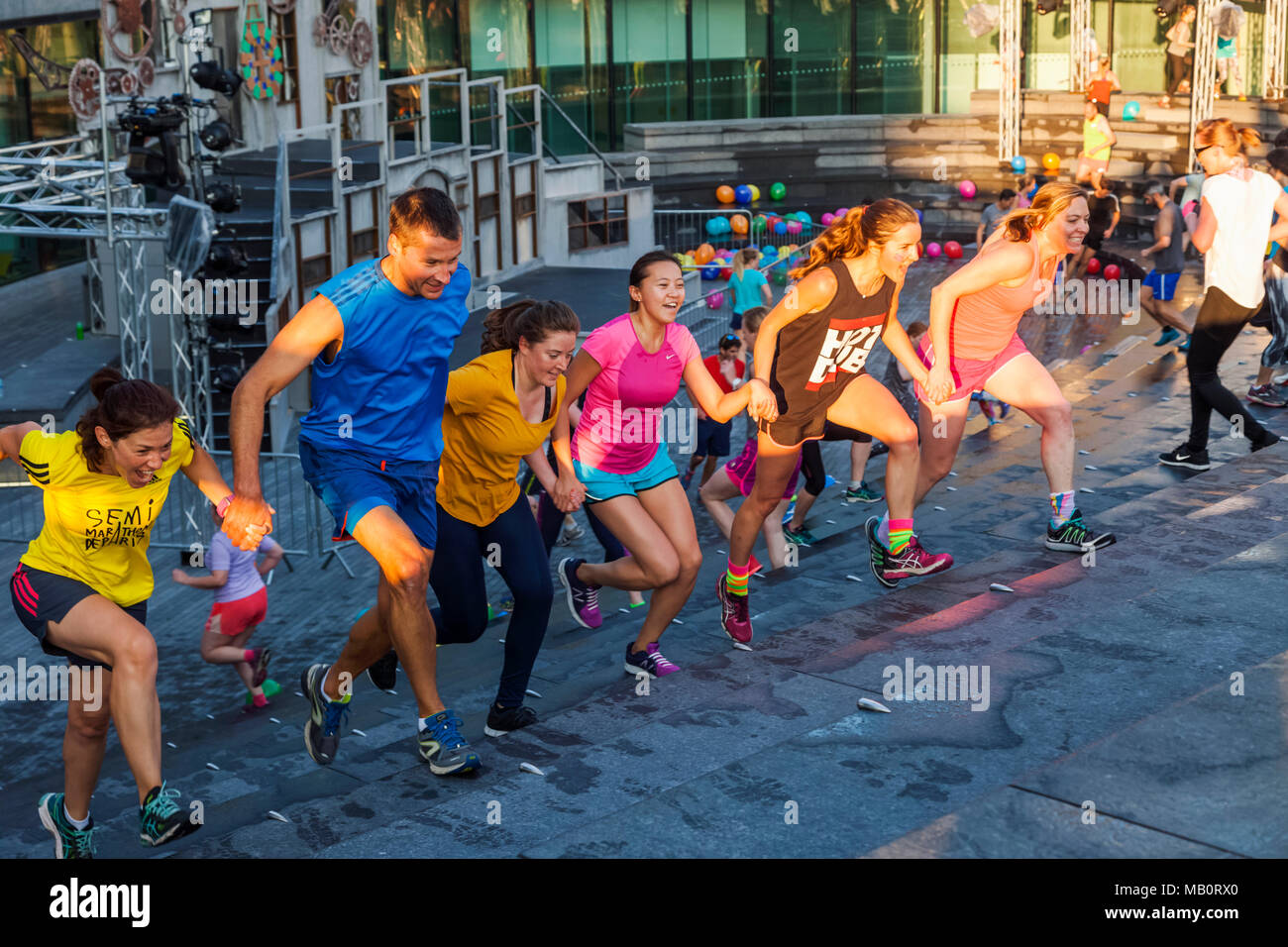 Group running hi-res stock photography and images - Alamy