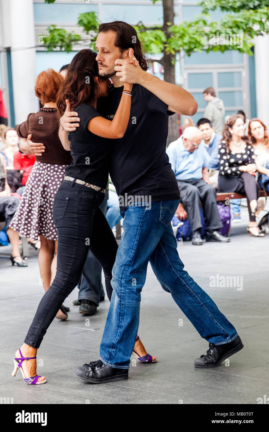 Learning the tango hi-res stock photography and images - Alamy