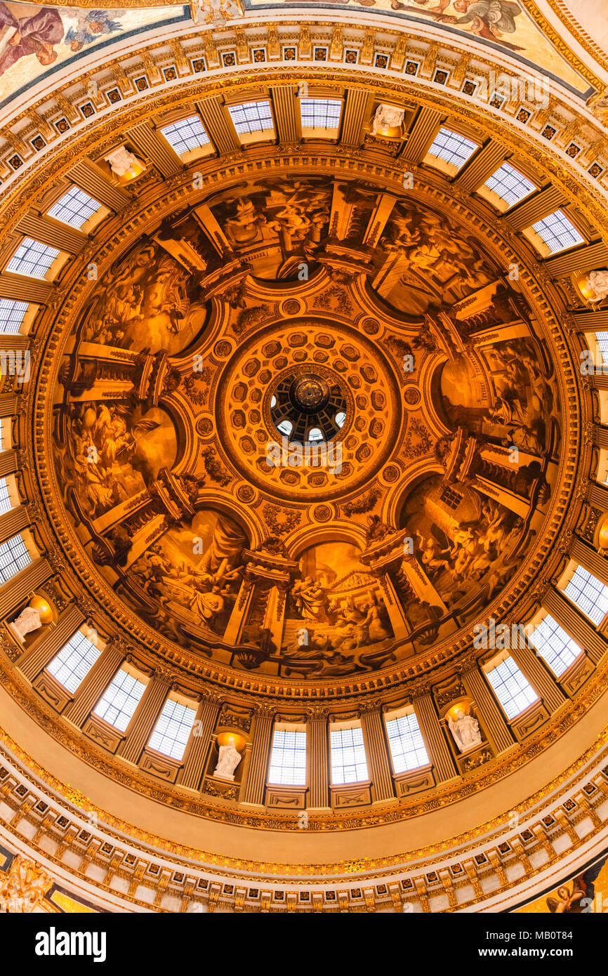 Inside dome st pauls cathedral hi-res stock photography and images - Alamy