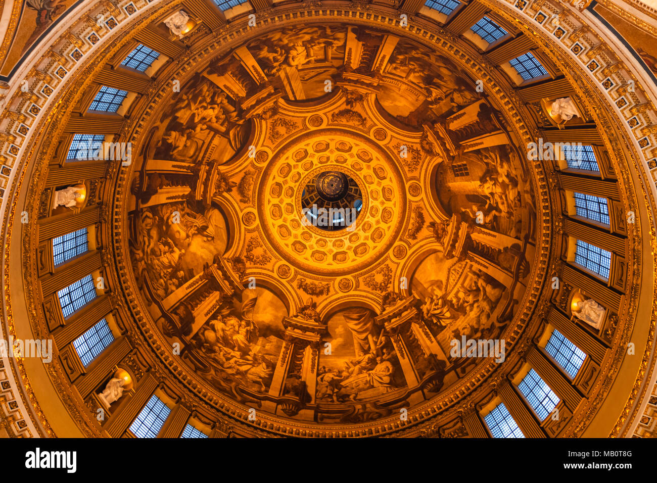 Inside dome st pauls cathedral hi-res stock photography and images - Alamy