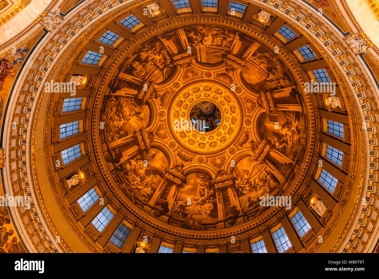 Inside dome st pauls cathedral hi-res stock photography and images - Alamy