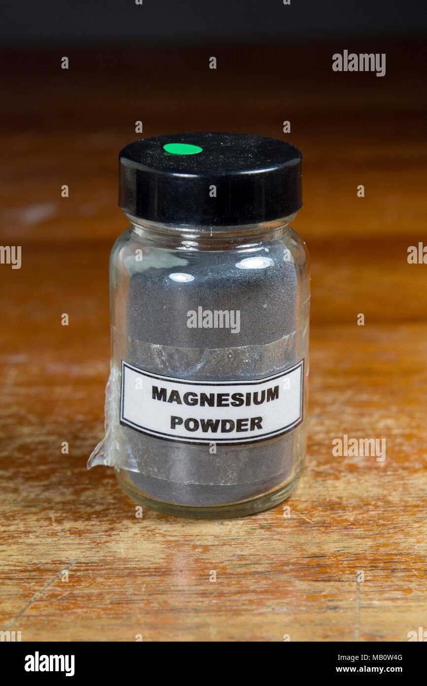 Magnesium powder hi-res stock photography and images - Alamy