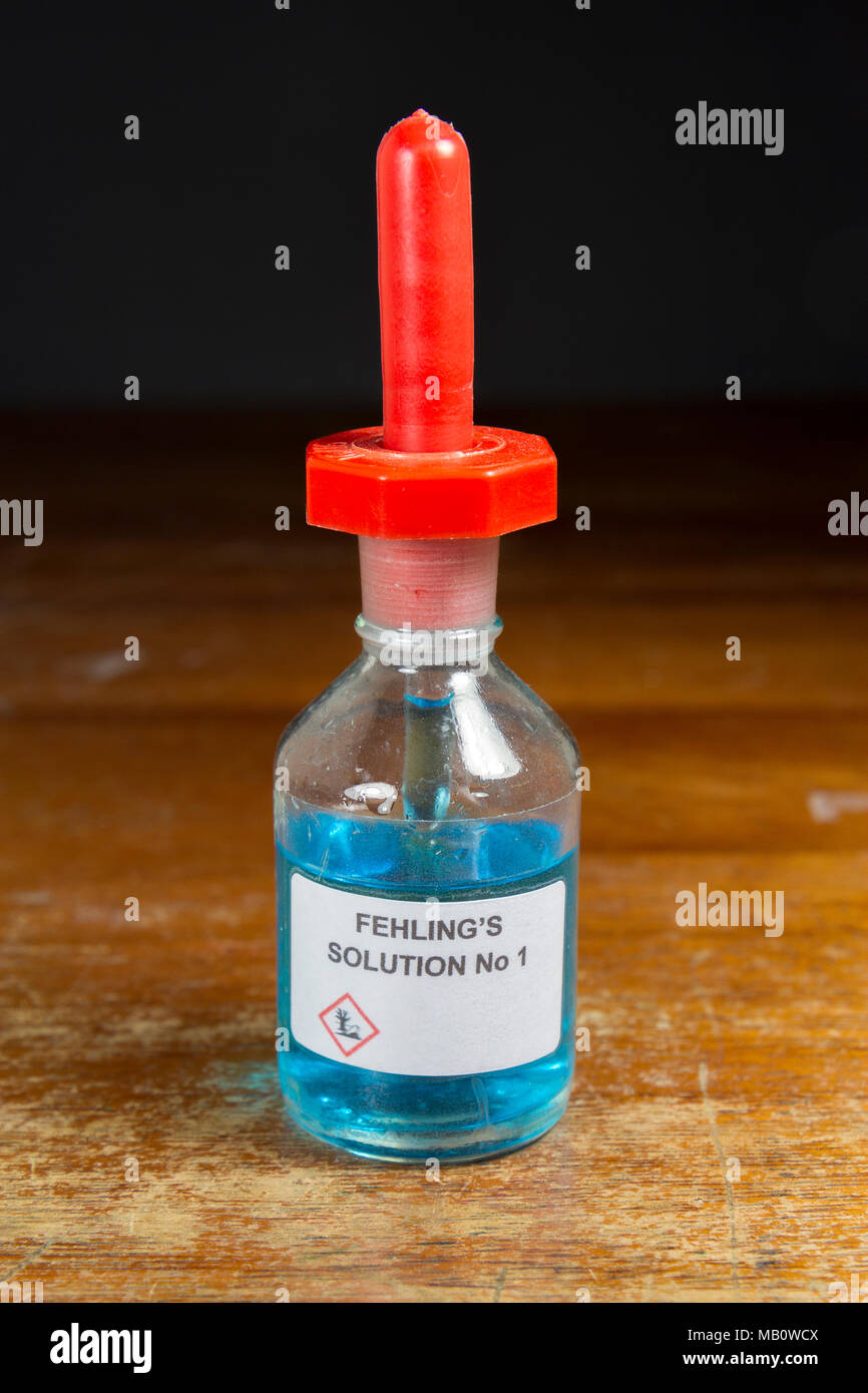 Dropper chemistry hi-res stock photography and images - Alamy