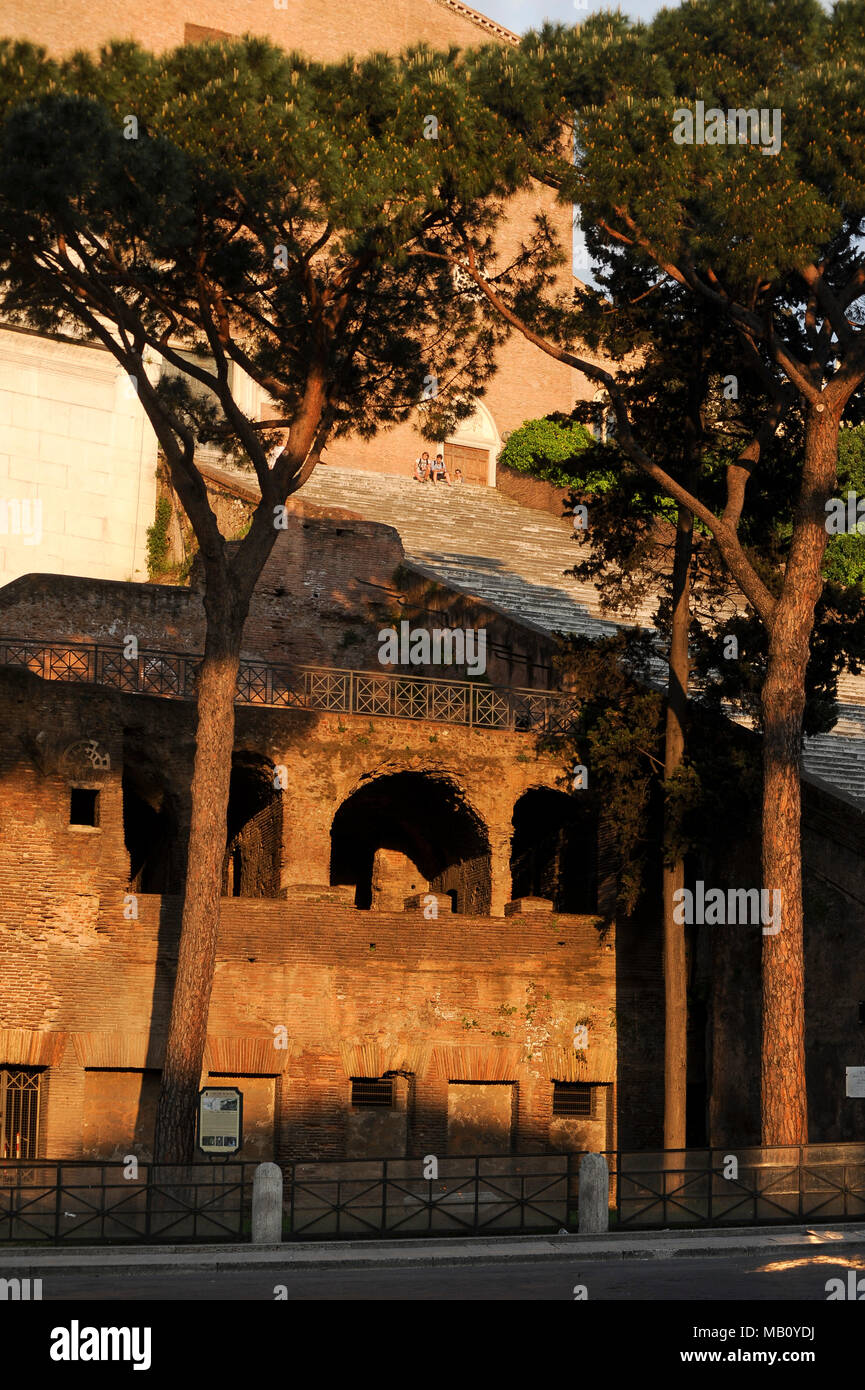 Remains of the top floors of an Roman Insula dell'Ara Coeli (apartment ...