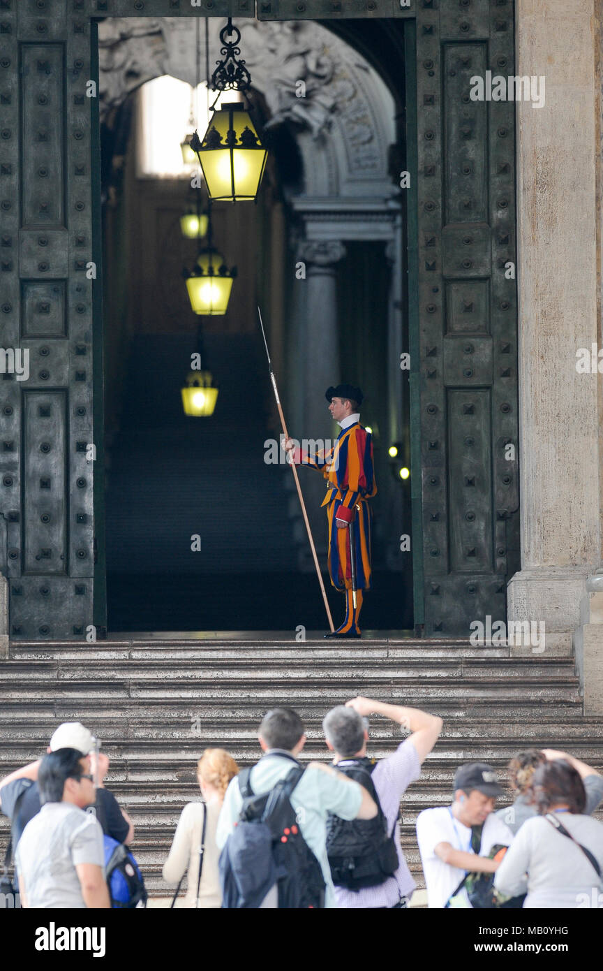 A member of the Pontifical Swiss Guard with halberd in Portone di ...