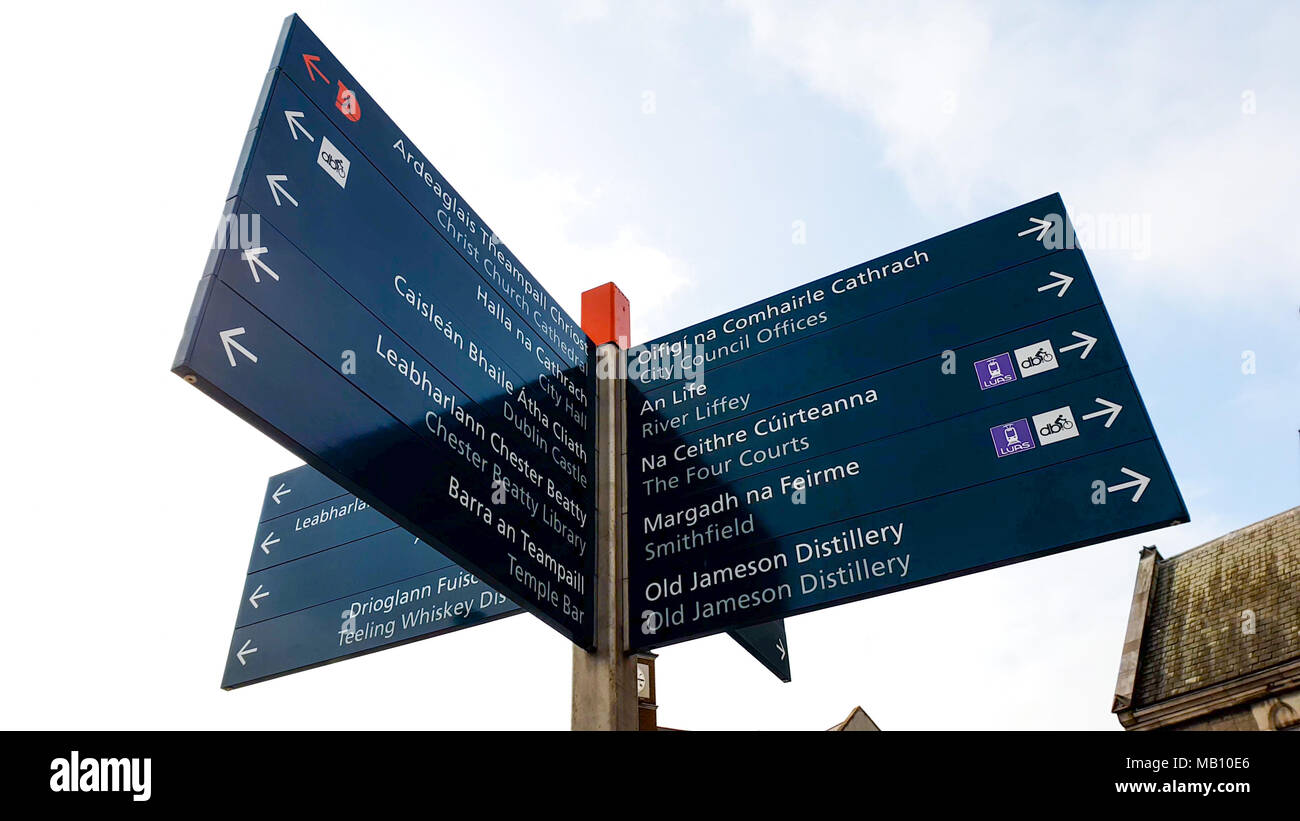 Direction signs in gaelic hi-res stock photography and images - Alamy