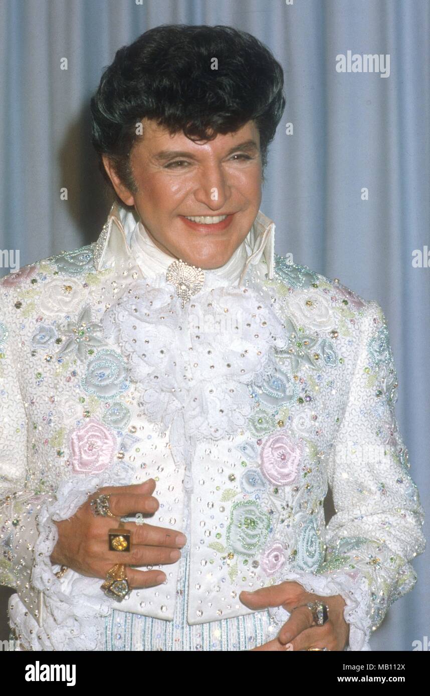 Liberace 1982 Photo By John Barrett/PHOTOlink.net Stock Photo - Alamy