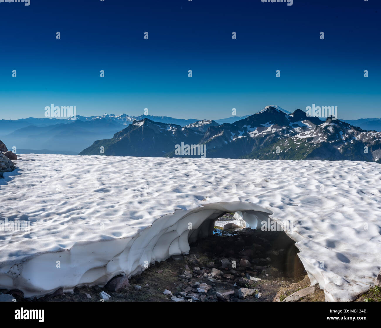 Snow shelf hi-res stock photography and images - Alamy