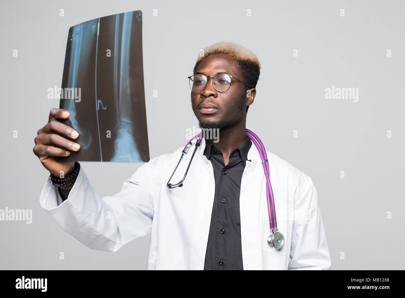 Portrait of a doctor looking at a radiography Stock Photo - Alamy