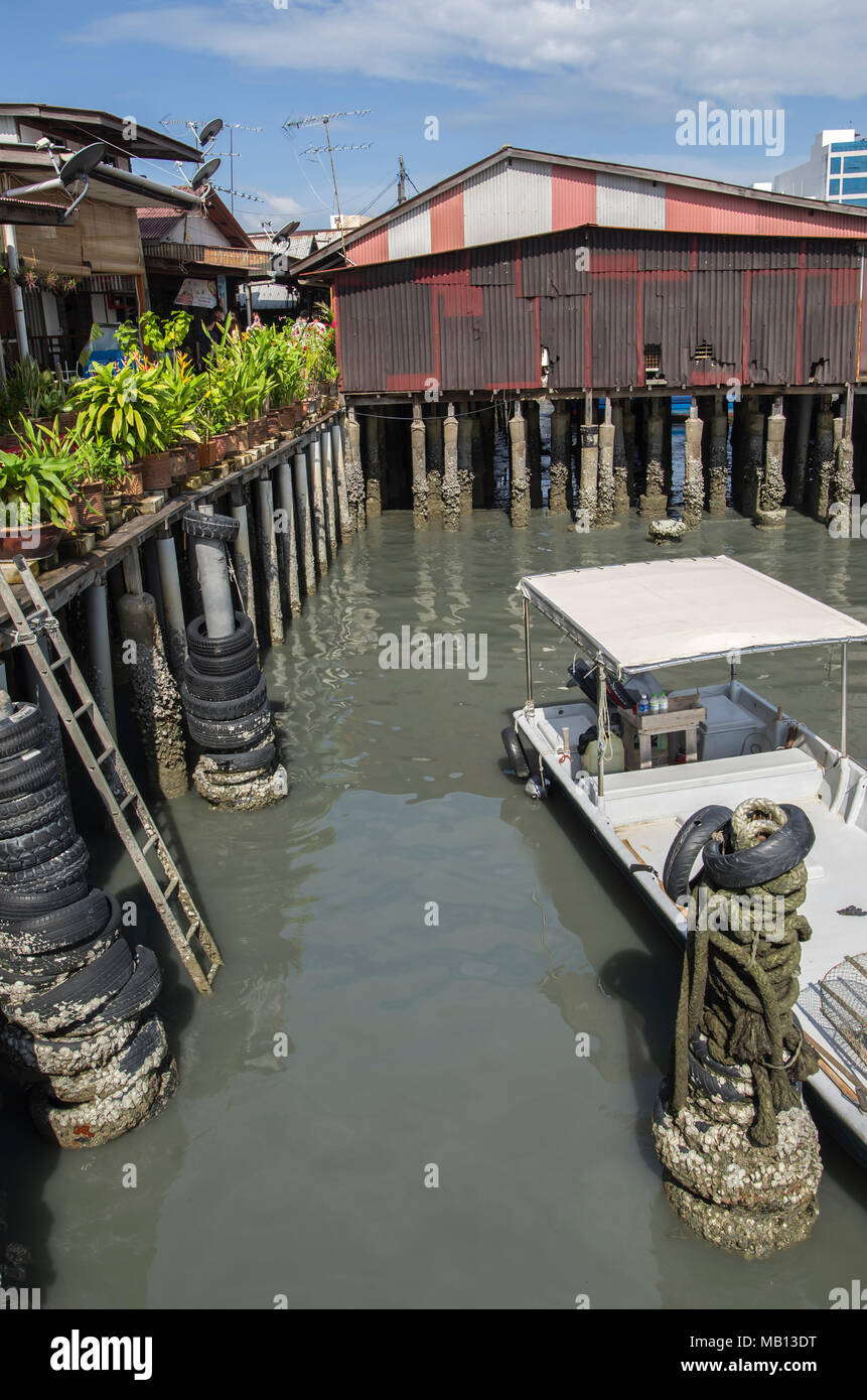 Chew Village Jetty, Penang, Malaysia - Chew Jetty, one of the Clan ...
