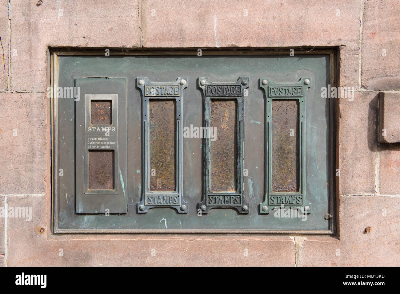 Old fashioned vending machine hi-res stock photography and images - Alamy