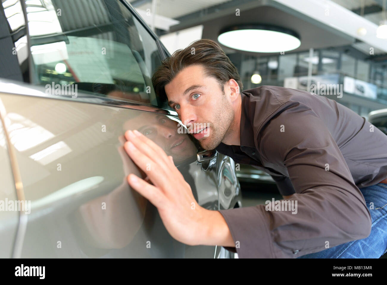 People looking at vehicle hi-res stock photography and images - Alamy