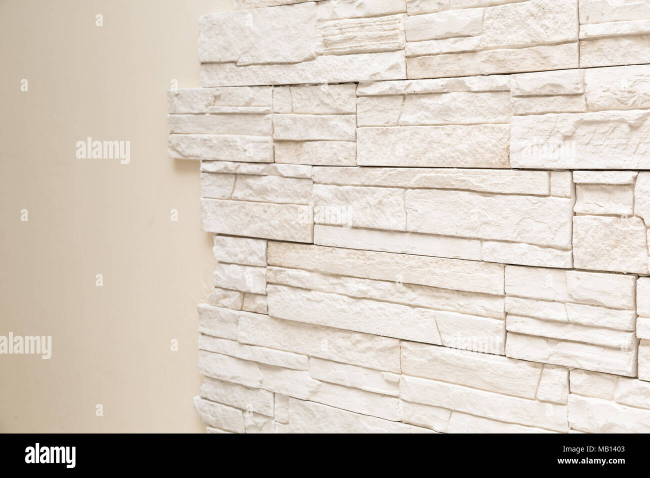 pattern of decorative white slate stone wall surface Stock Photo - Alamy