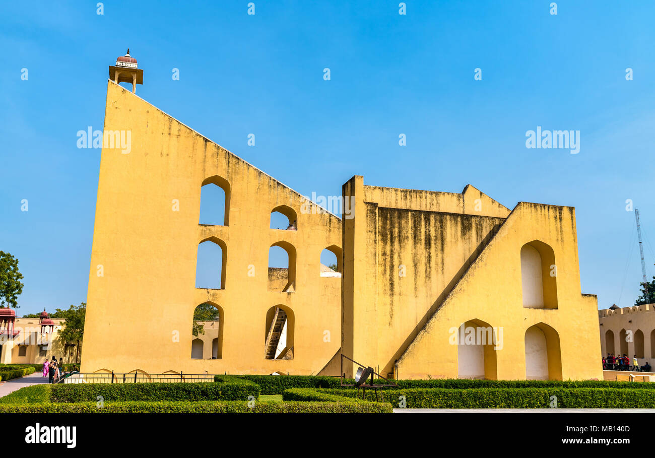 Vrihat Samrat Yantra, the world's largest sundial at Jantar Mantar in ...