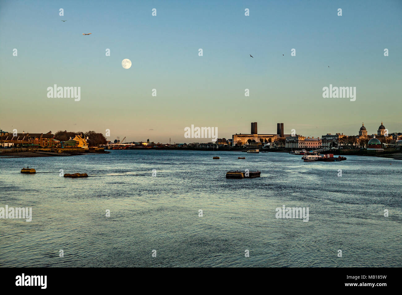London moon hi-res stock photography and images - Alamy