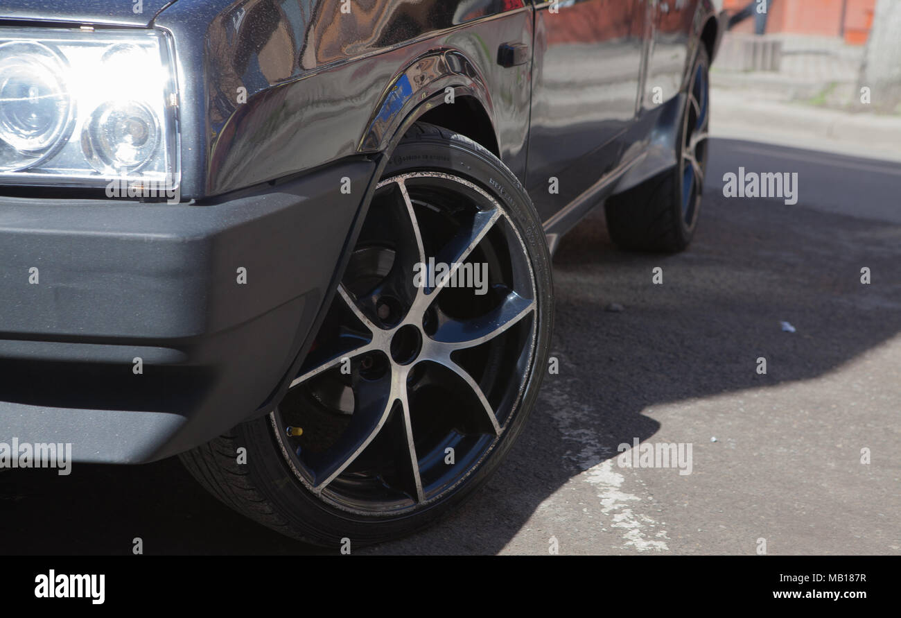 Forward wheel of the car Stock Photo - Alamy