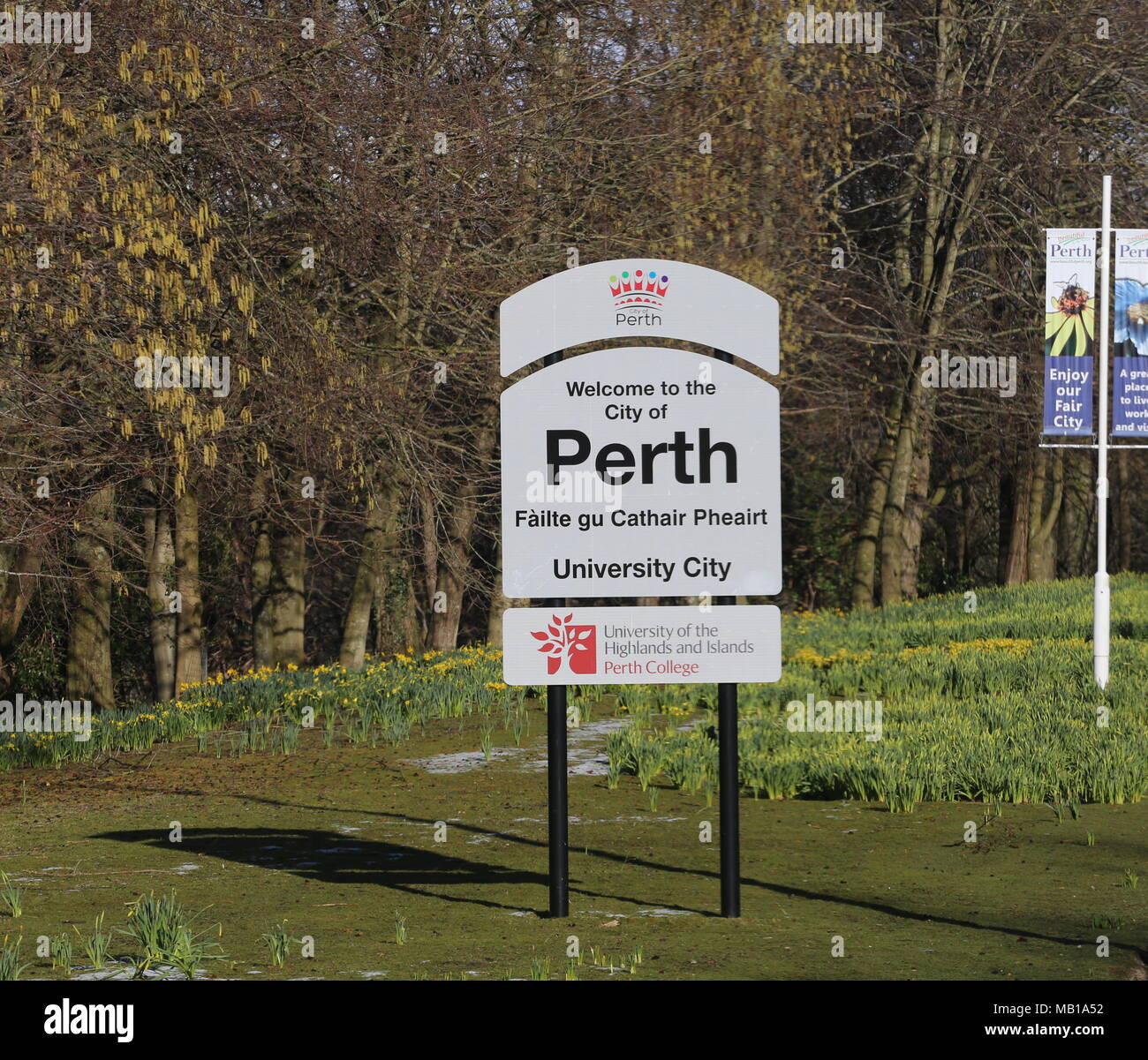Bilingual welcome to Perth sign Scotland April 2018 Stock Photo - Alamy