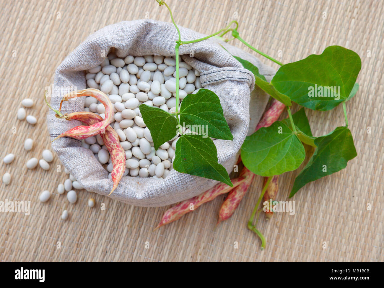Red beans in canvas hi-res stock photography and images - Alamy