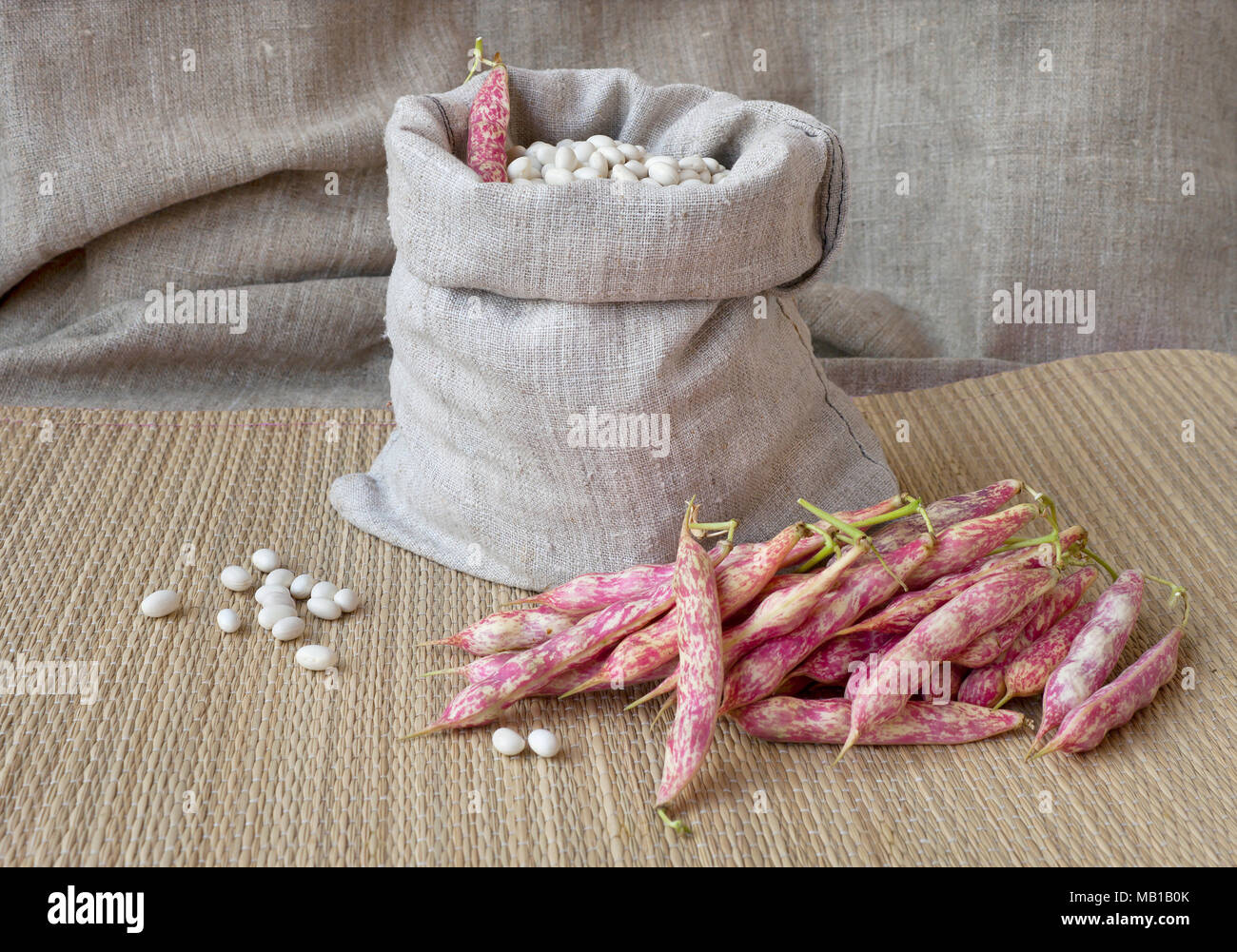 Red beans in canvas hi-res stock photography and images - Alamy