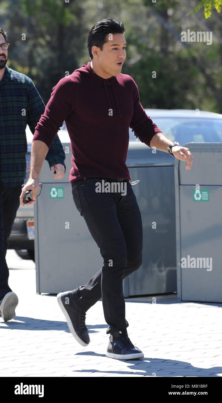 Mario Lopez shows off his boxing moves to a friend on the set of "Extra ...