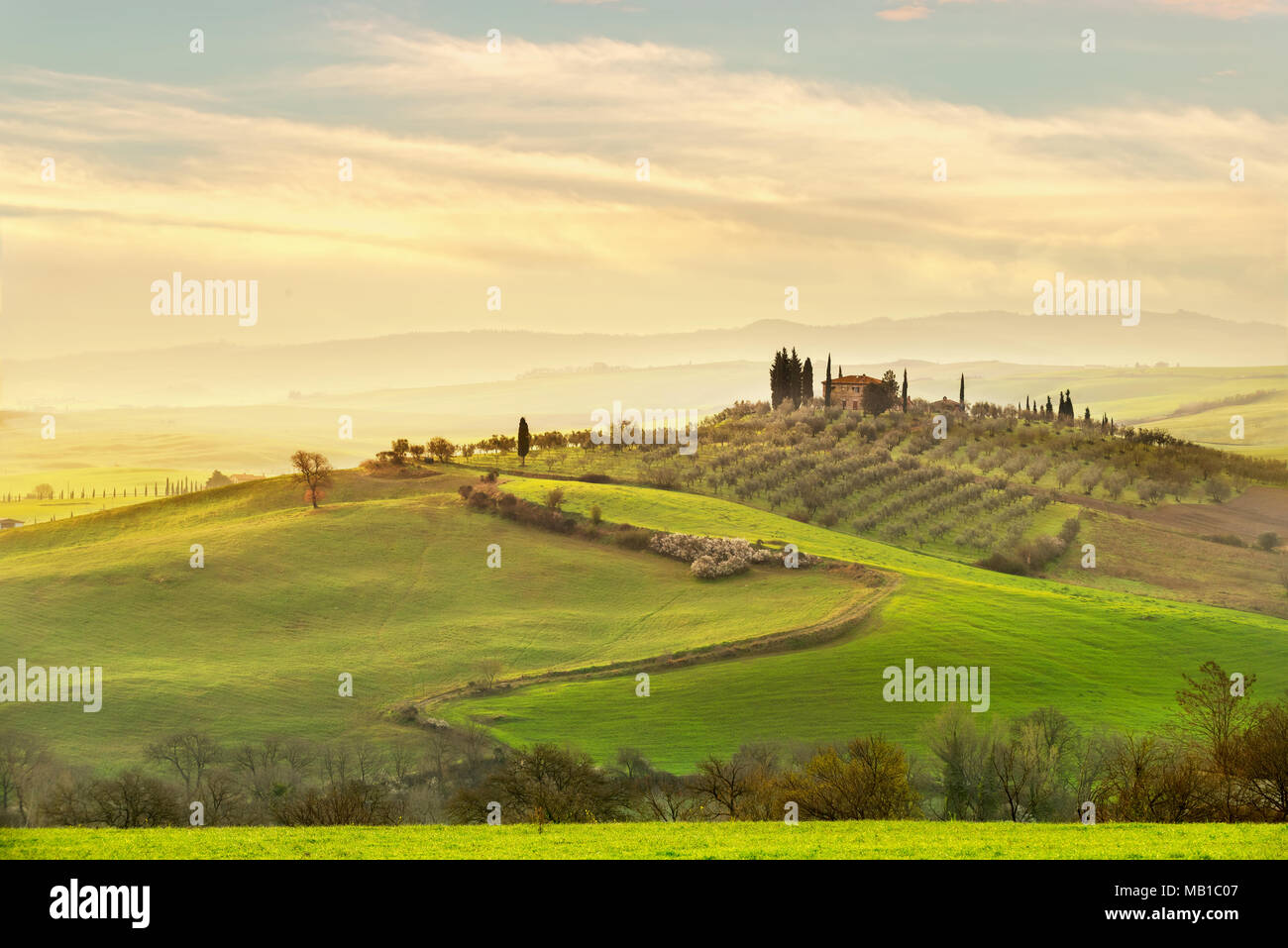 Tuscany landscape hi-res stock photography and images - Alamy