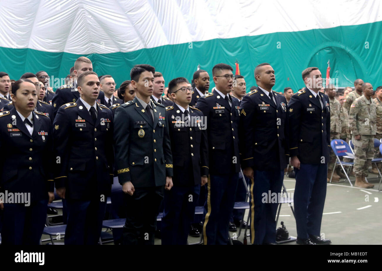 Graduating Soldiers say The creed of the Noncommissioned Officers ...