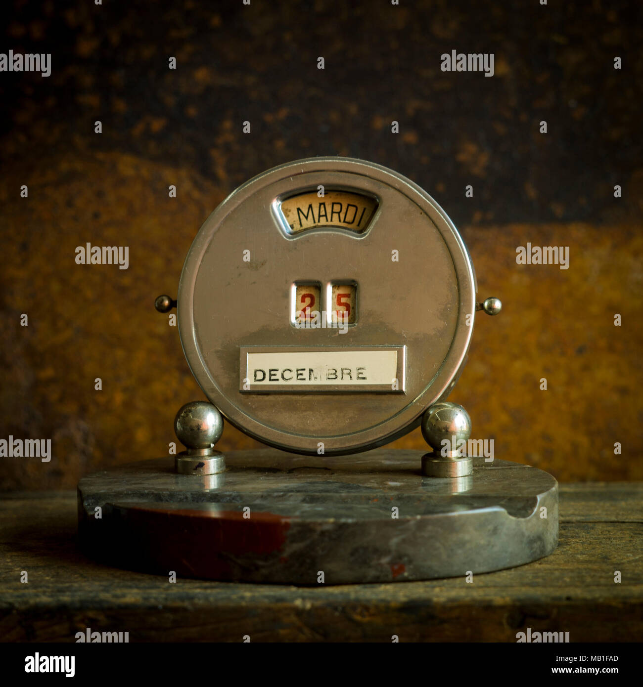 Vintage calendar hi-res stock photography and images - Alamy