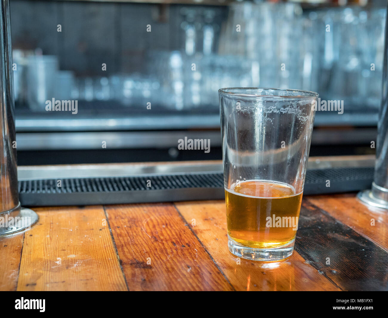 Last call bar hi-res stock photography and images - Alamy