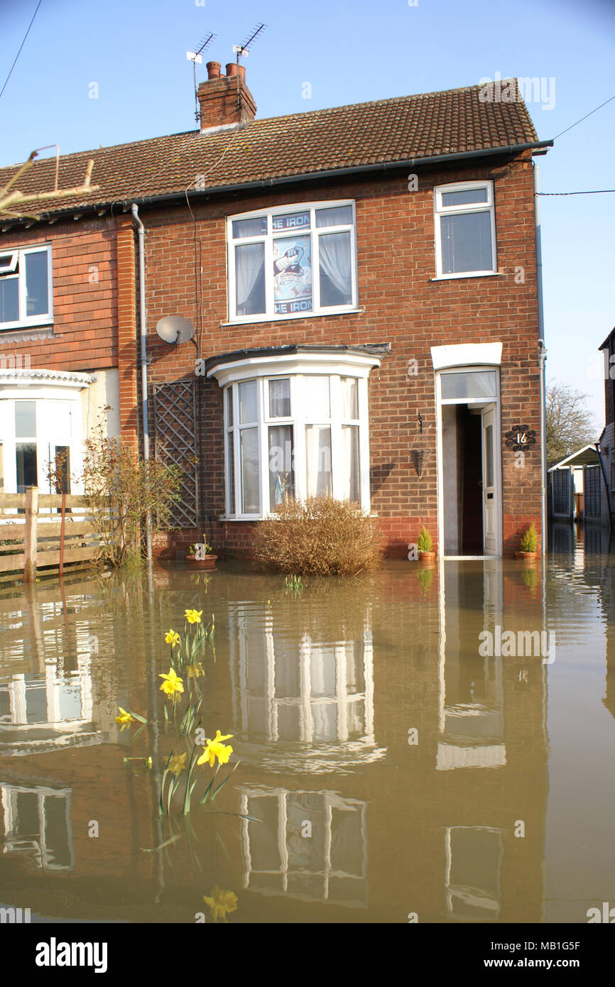 Flooded house hi-res stock photography and images - Alamy