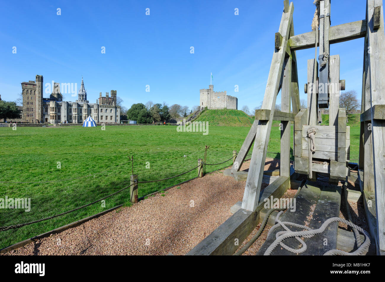 Replica catapult hi-res stock photography and images - Alamy