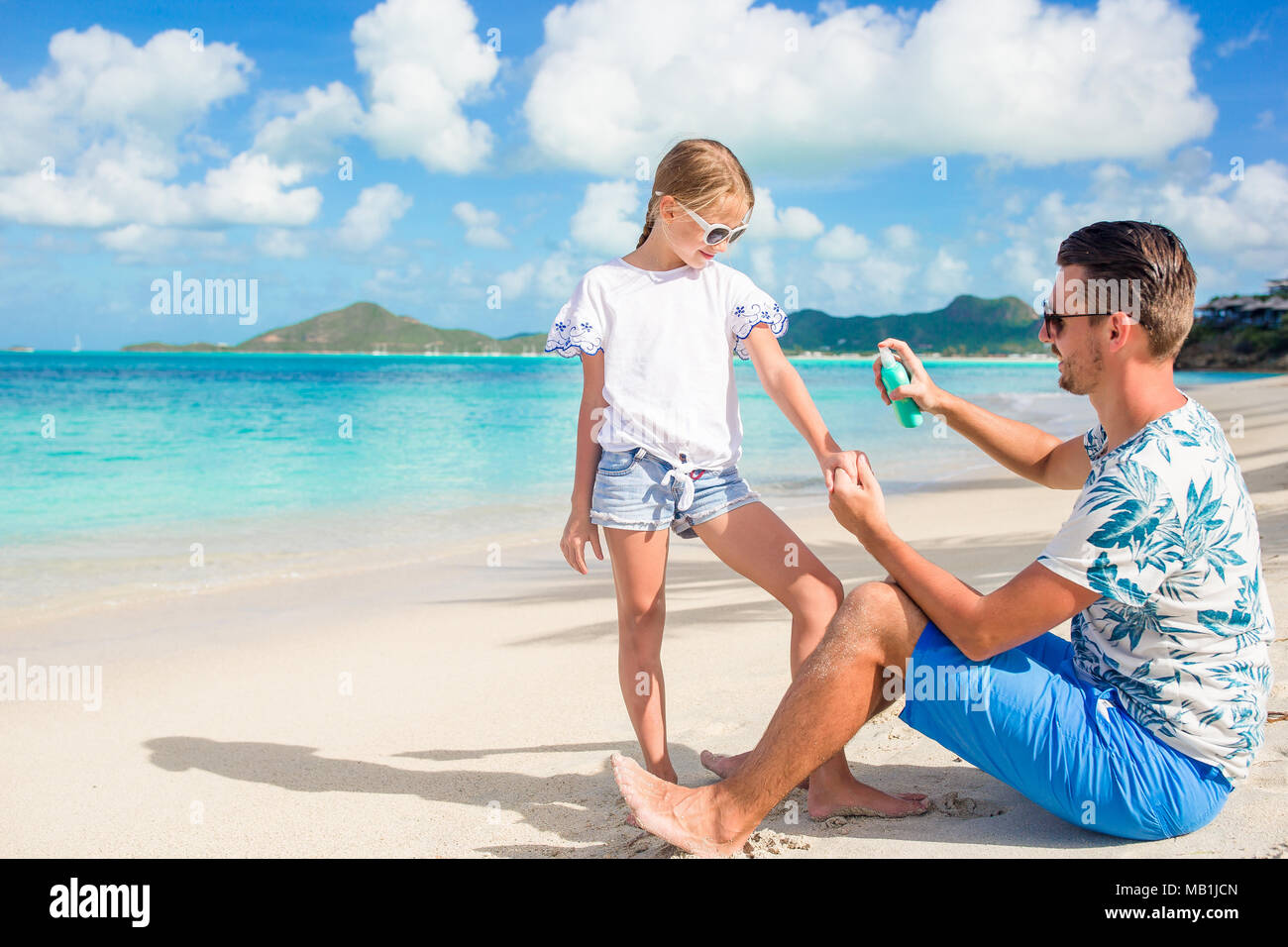 Applying sunscreen daughter on beach hi-res stock photography and images - Alamy