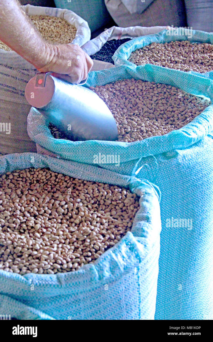 White sacks with food market hi-res stock photography and images - Alamy